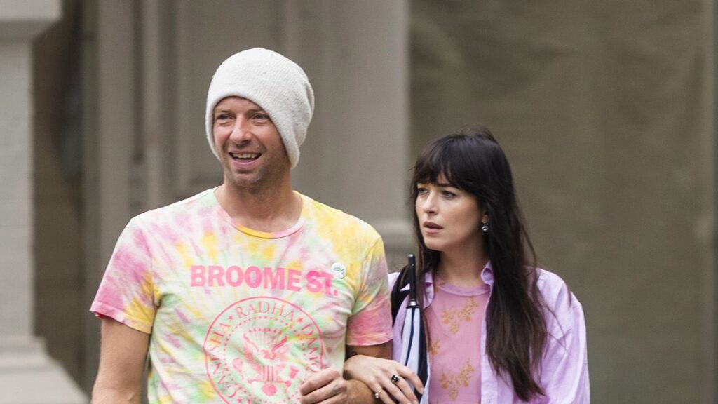Coldplay's Chris Martin gets engaged to 'Fifty Shades of Grey' actress ...